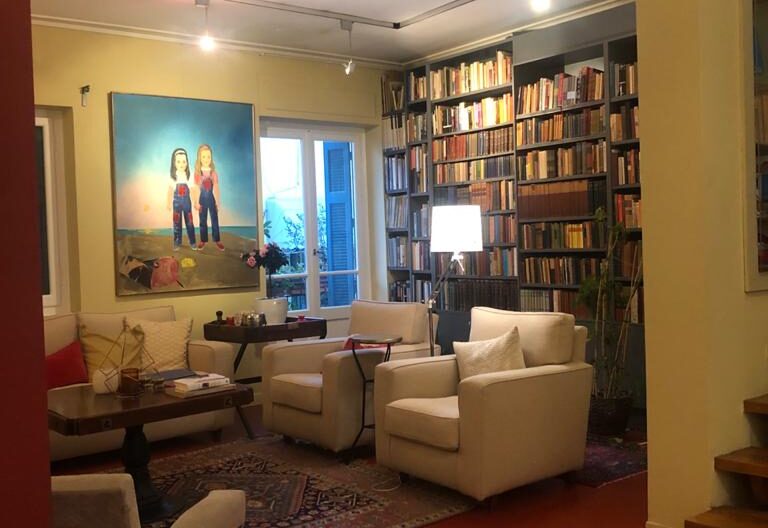 ATHENIAN HOUSE BESIDE THE ACROPOLIS - Spaceprk