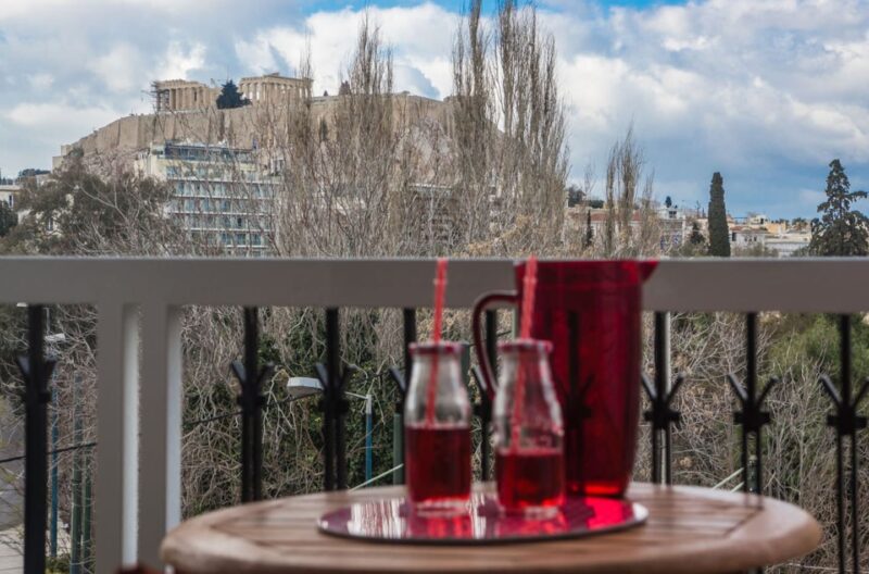 ATHENIAN HOUSE BESIDE THE ACROPOLIS - Spaceprk